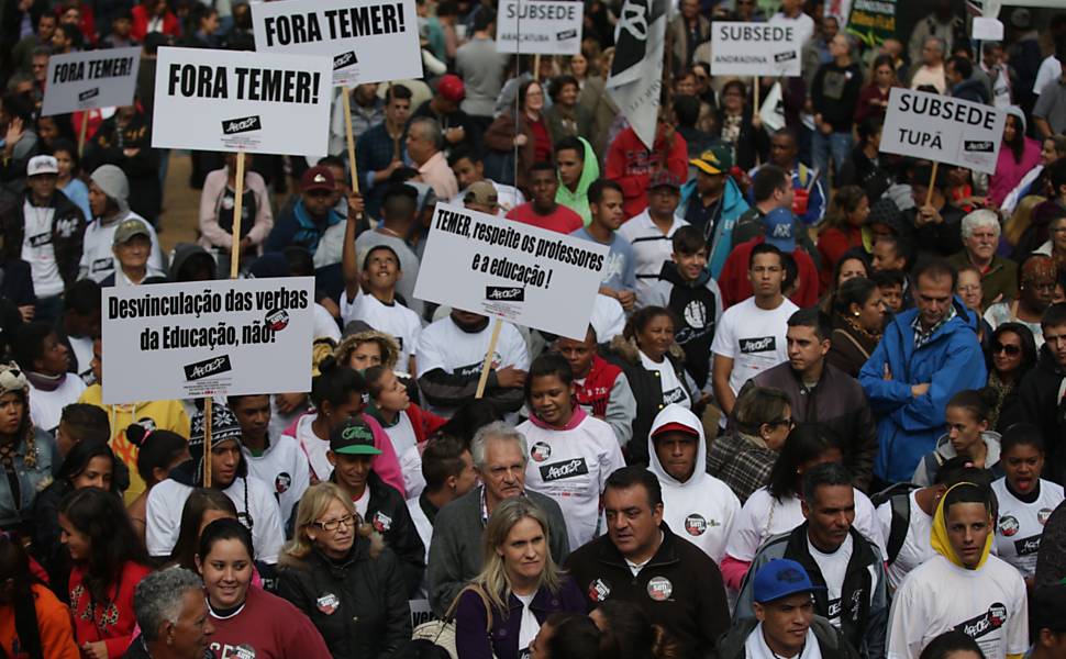 Manifestação do Sindicato dos Professores de São Paulo (Apeoesp) - 02 ... Manifestação do Sindicato dos Professores de São Paulo (Apeoesp) - 02 ...