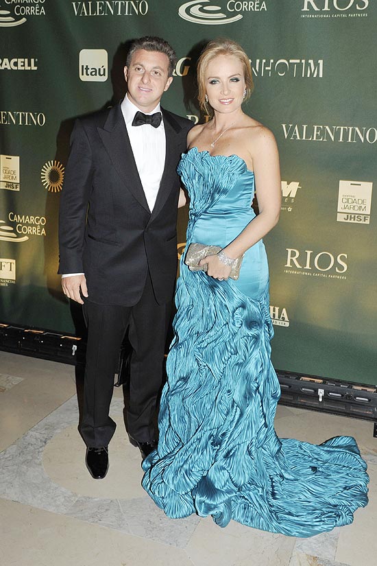 F5 - Celebridades - Angélica surge glamorosa em evento beneficente em ...