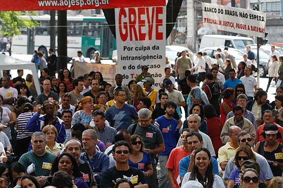 Servidores rejeitam proposta do TJ-SP e decidem manter greve - 28/04 ...