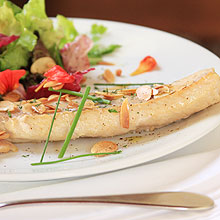 Filé de truta com amêndoas douradas - Receitas - Comida - Folha de S.Paulo