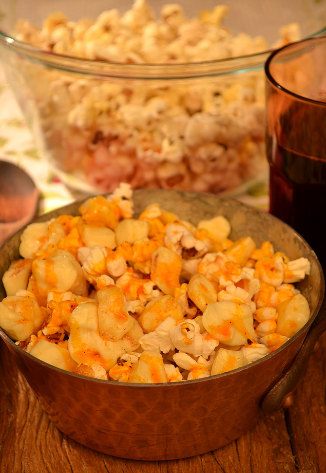 Pipoca com páprica e queijo - Receitas - Comida - Folha de S.Paulo