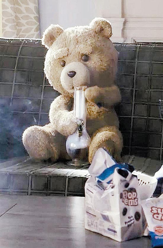 Filme Ted Fumando Maconha Ted 2', O Ursinho De Pelúcia Cínico E