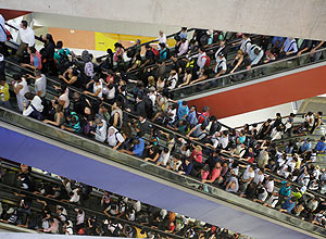 Estação Pinheiros da CPTM vê fluxo dobrar - 08/11/2012 - Cotidiano ...