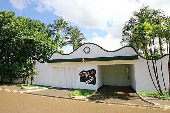 Operação fecha chácara da Albertina, famosa boate do interior de SP ...