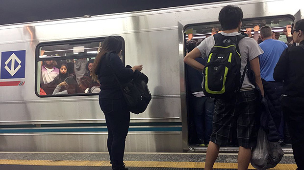 Trens das linhas 3 e 7 circulam com velocidade reduzida em São Paulo ...