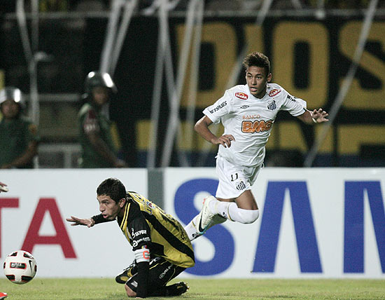 Na volta de Neymar, Santos empata em estreia na Libertadores - 16/02 ...