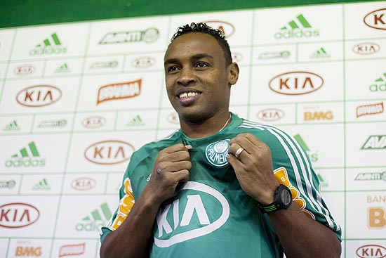 Obina diz que pode jogar 90 minutos no Palmeiras - 21/07/2012 - Esporte ...