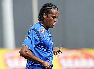 Com contrato curto, Pinga é apresentado no Santos e explica apelido ...