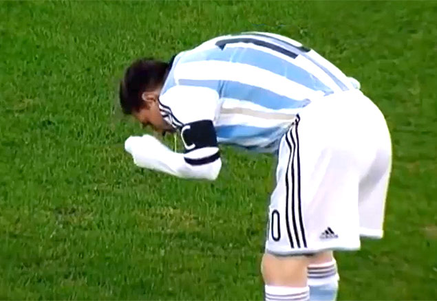 Messi vomita em campo e diz que isso 'acontece sempre' - 05/03/2014 ...