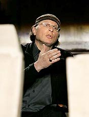 Folha Online - Ilustrada - Diretor apresenta documentário sobre suposta ...