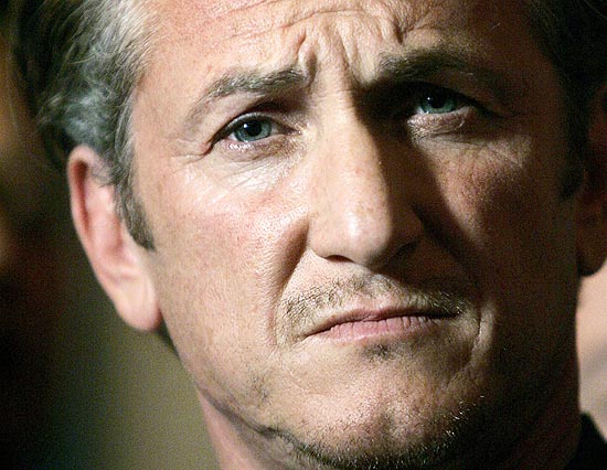 Folha.com - Ilustrada - Sean Penn faz 50 anos entre polêmicas e ...