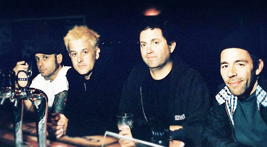 Folha de S.Paulo - Ilustrada - Tony Sly, da banda punk No Use for a ...