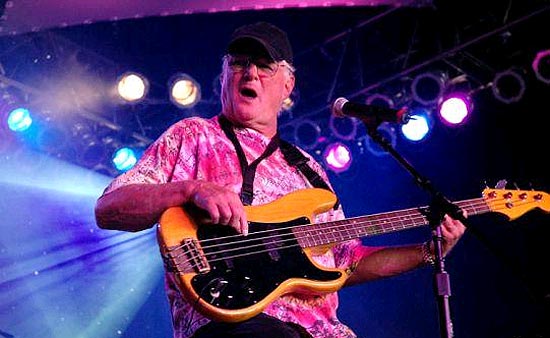 Folha de S.Paulo - Ilustrada - Morre aos 70 anos o baixista Lee Dorman ...