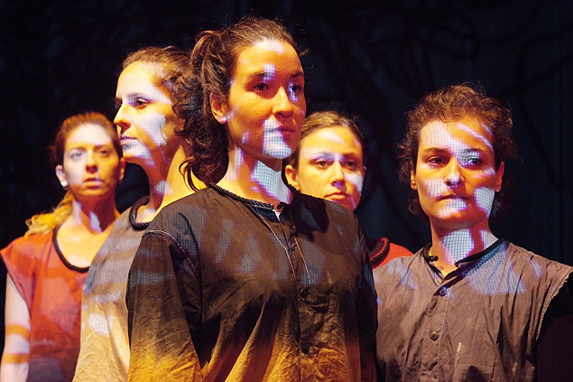 Crítica: Vídeo, dança e música intensificam desespero de Sarah Kane ...