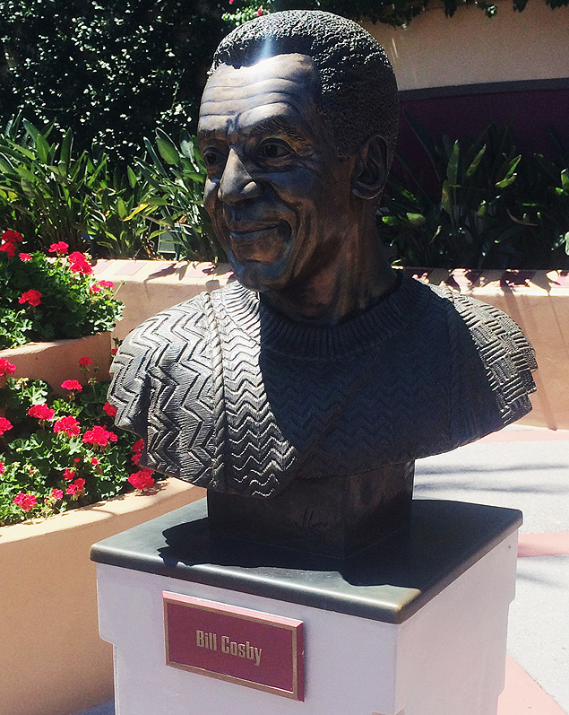 Disney remove busto de Bill Cosby após confissão de estupro - 08/07 ...