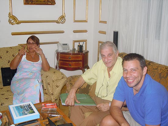 Folha.com - BBC Brasil - Brasileiros falam da 'emoção' de votar pela ...