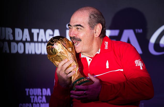 Brasil perdeu a chance de mostrar sua cara, diz Rivellino sobre a Copa ...