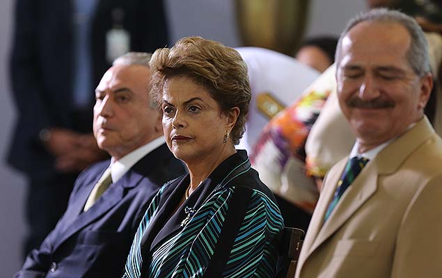 Dilma e Temer ouvem 'Amigos para sempre' em 1ª ato público após carta ...