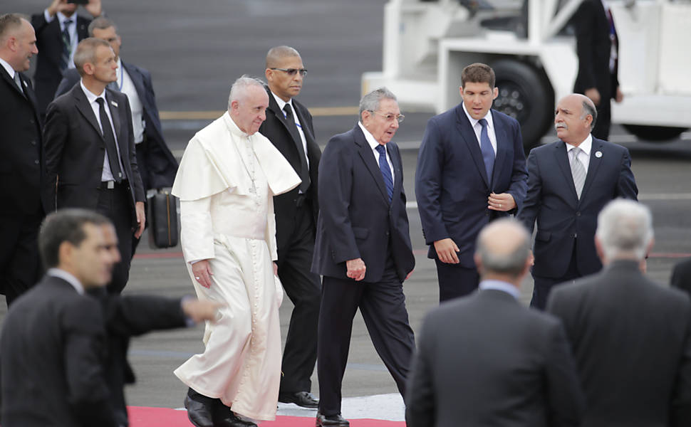Papa pede a Raúl Castro que mantenha esforço para retomar relação com ...
