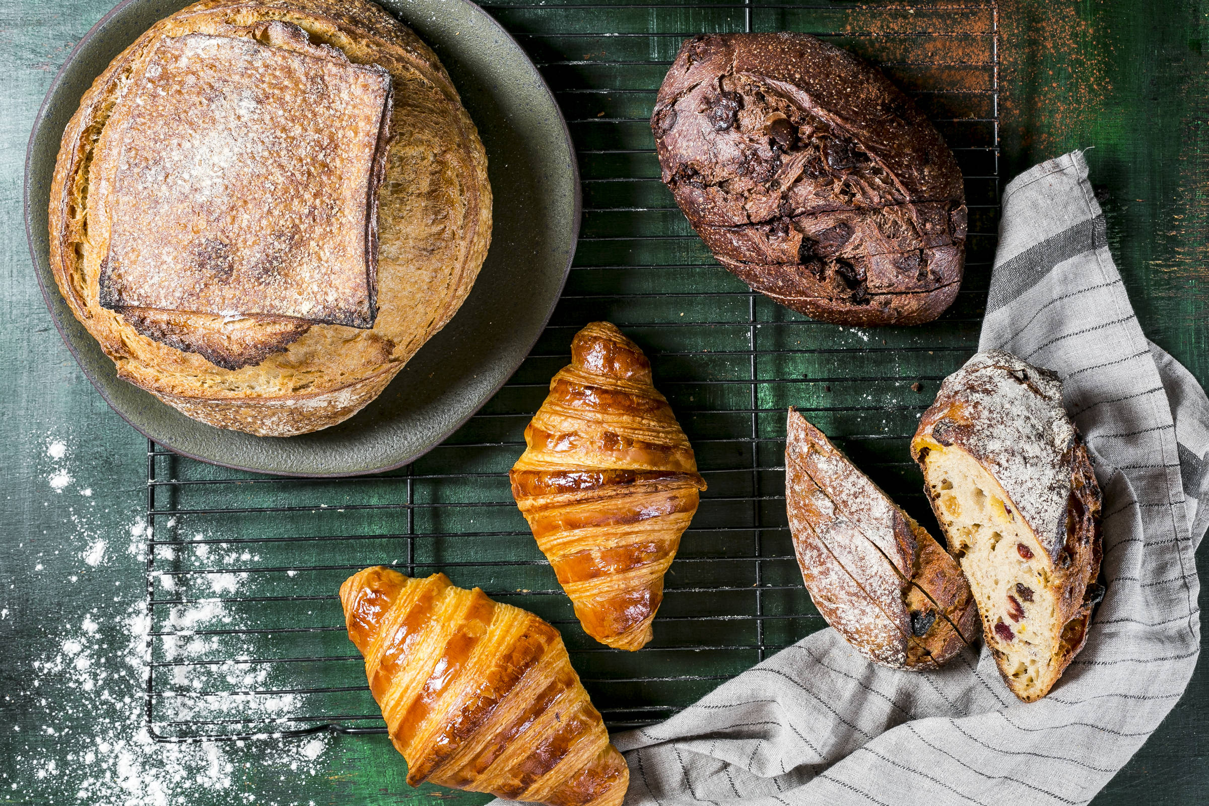 Com pão artesanal e cardápio eclético, Fabrique é eleita melhor padaria ...