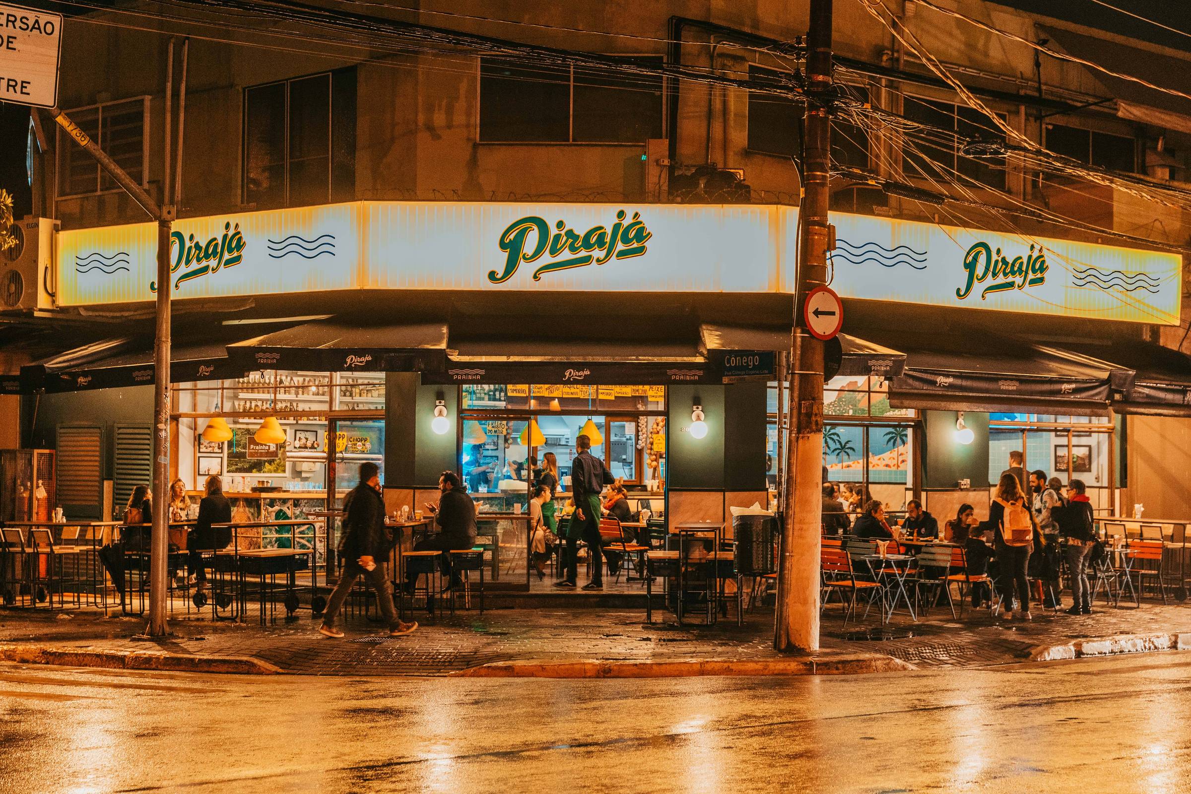 Tradicionais Astor E Piraj S o Dos Poucos Bares A Reabrirem O Sal o Em Tradicionais Astor E Piraj S o Dos Poucos Bares A Reabrirem O Sal o Em