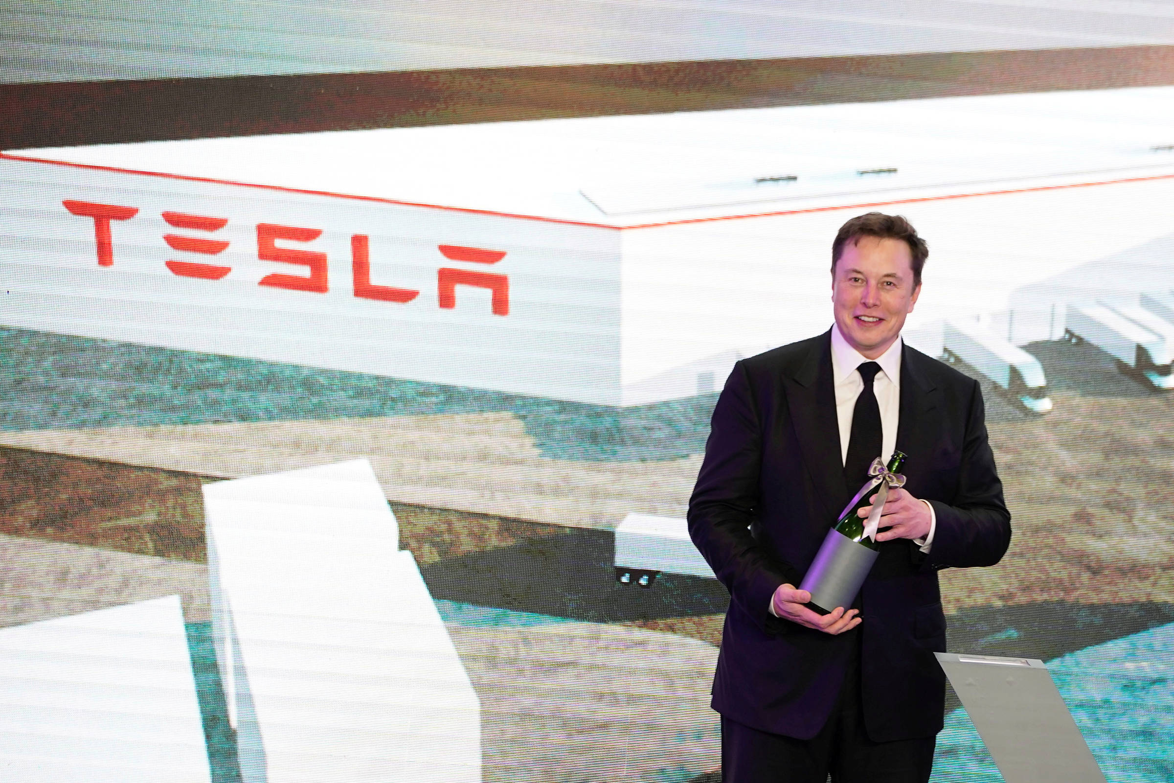 Tesla supera Toyota como montadora com maior valor de mercado - 01/07 ... Tesla supera Toyota como montadora com maior valor de mercado - 01/07 ...