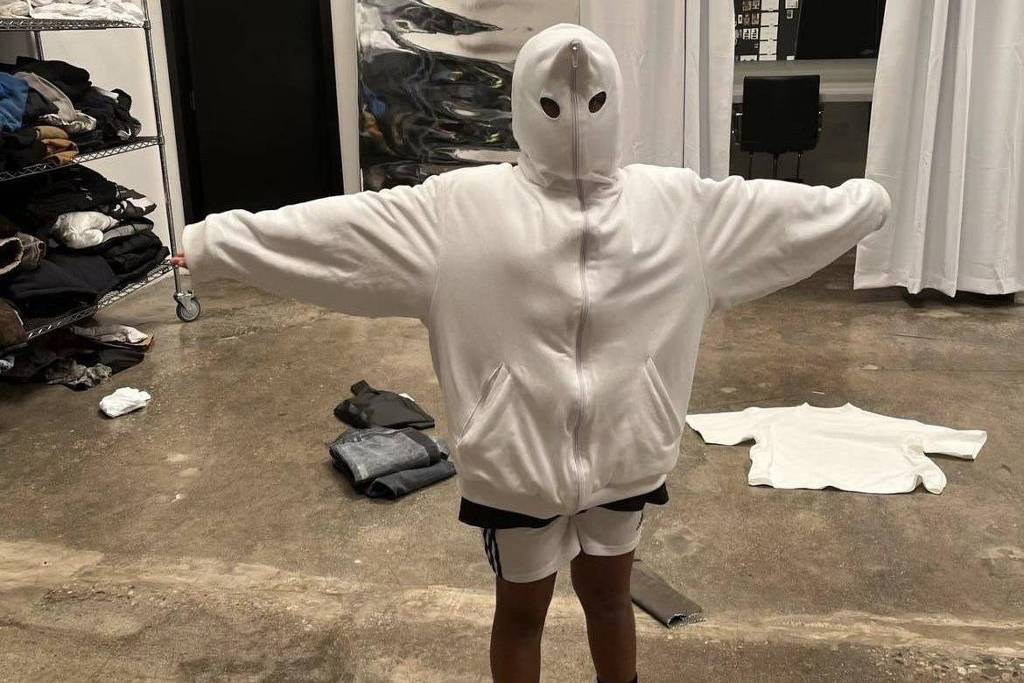 Kanye West é criticado por referenciar Ku Klux Klan - 26/07/2023 - Celebridades - F5