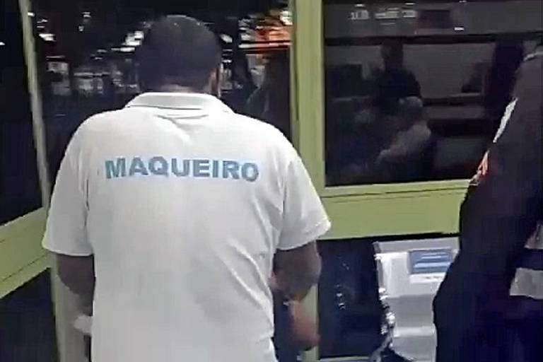 Suspeito De Importunação Sexual é Empurrado De Brt No Rio 16 08 2023