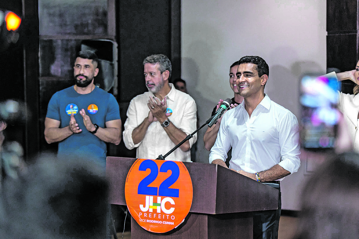 Vitória de JHC acirra disputa entre Renan e Lira para 2026 - 08/10/2024 - Poder - Folha
