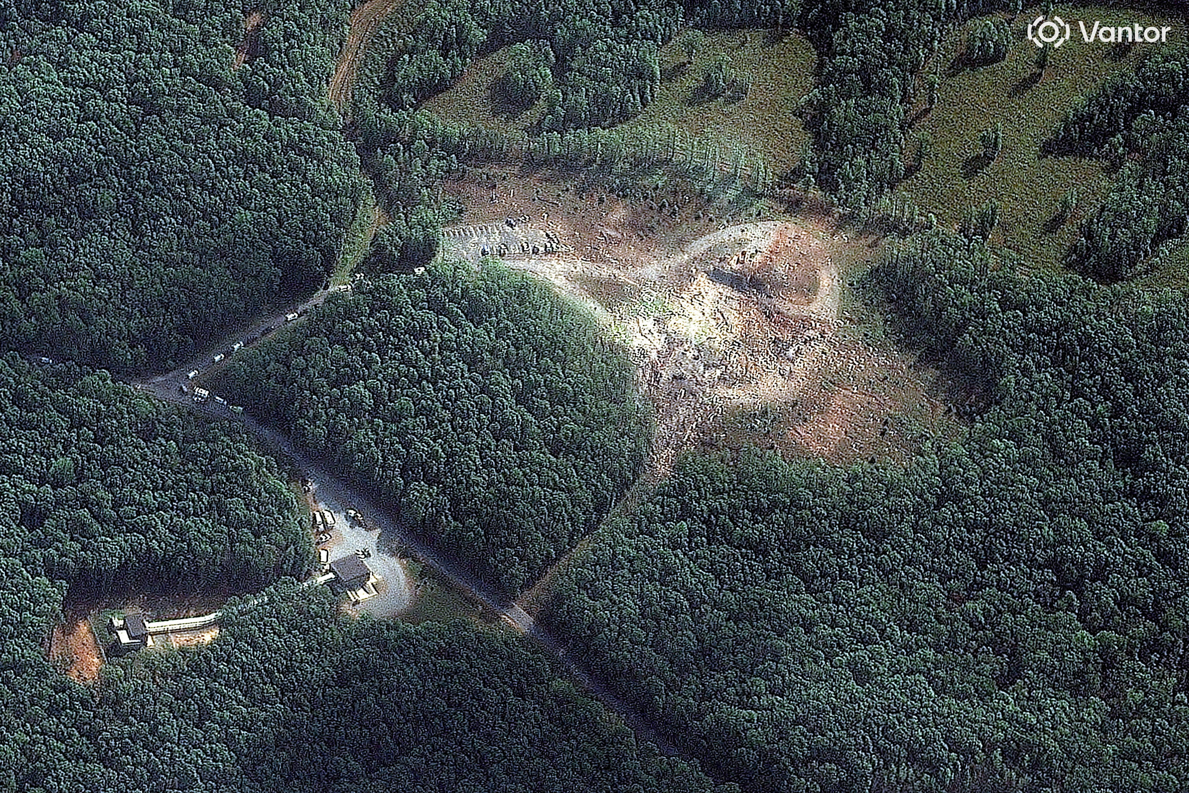 Explosão em fábrica nos EUA deixa 18 mortos - 11/10/2025 - Mundo - Folha