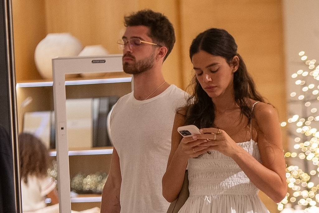 Bruna Marquezine e João Guilherme são vistos juntos no Rio - 25/10/2025 - Celebridades - F5